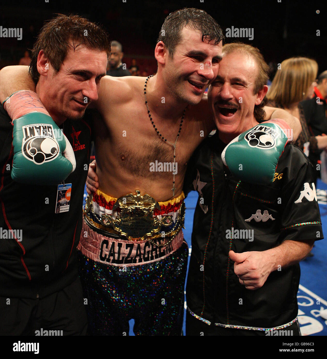 Father son boxing boxing gloves hi-res stock photography and images - Alamy