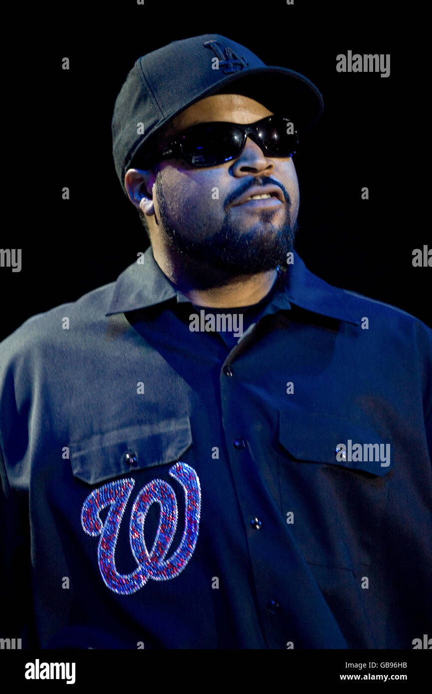Ice Cube and Snoop Dogg Tour Perth Australia Stock Photo - Alamy