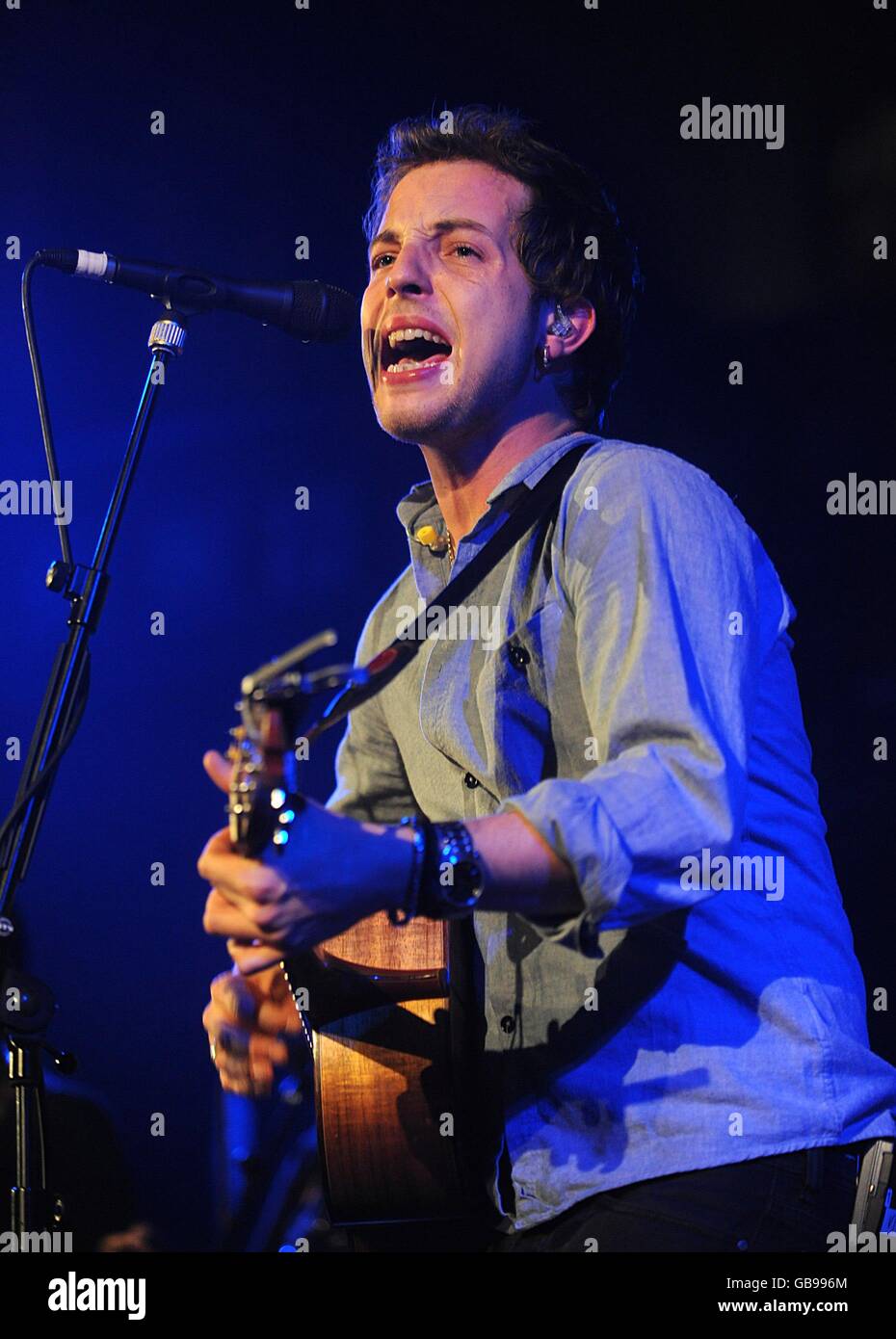 MENCAP Little Noise Sessions - James Morrison and Lemar - London Stock ...