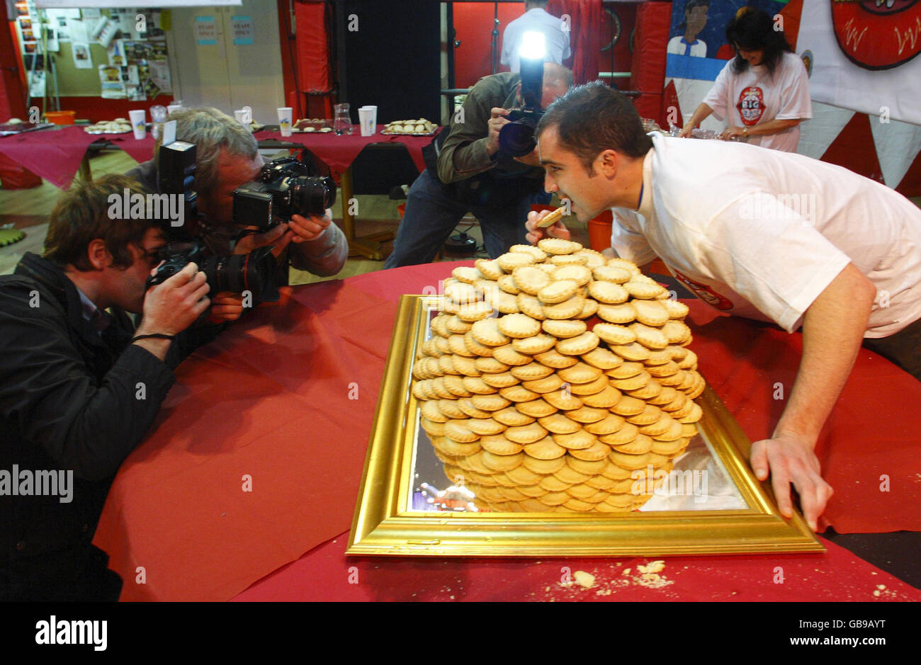 Mince pie eating competition hi-res stock photography and images - Alamy