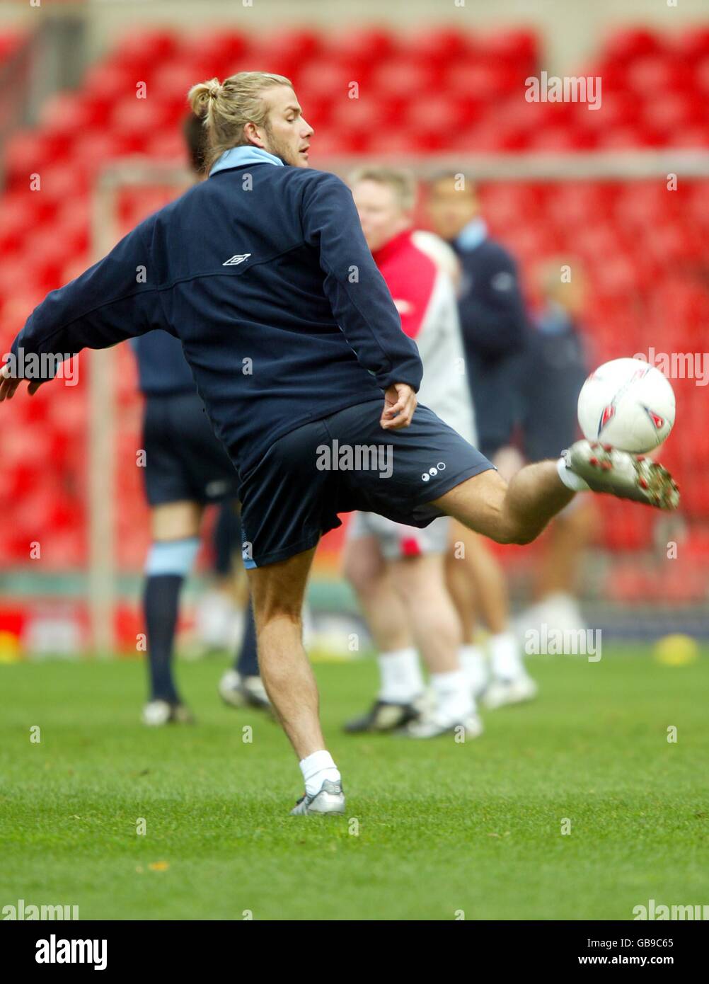 Englands david beckham shows off his ball skills during training hi-res ...