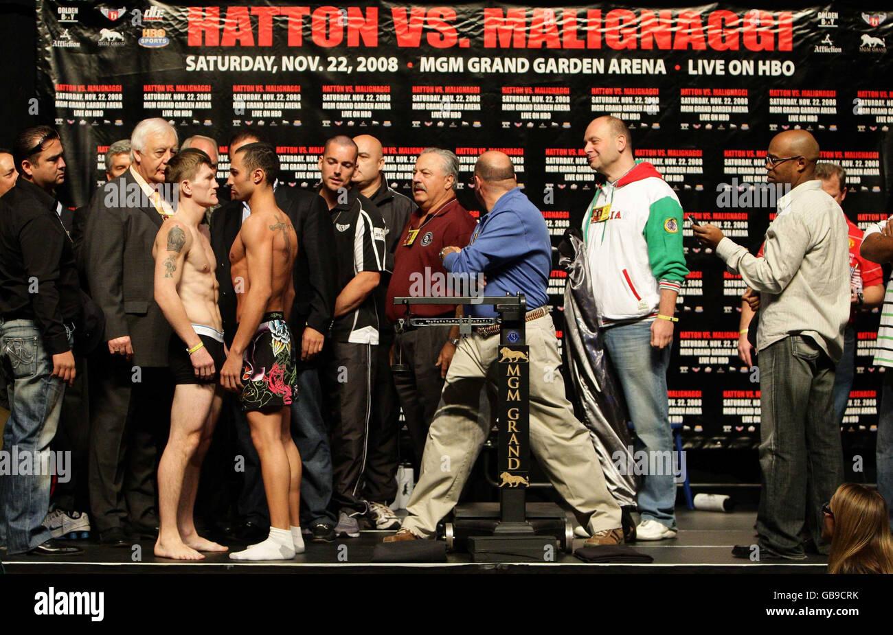 Barefoot boxing hi-res stock photography and images - Alamy