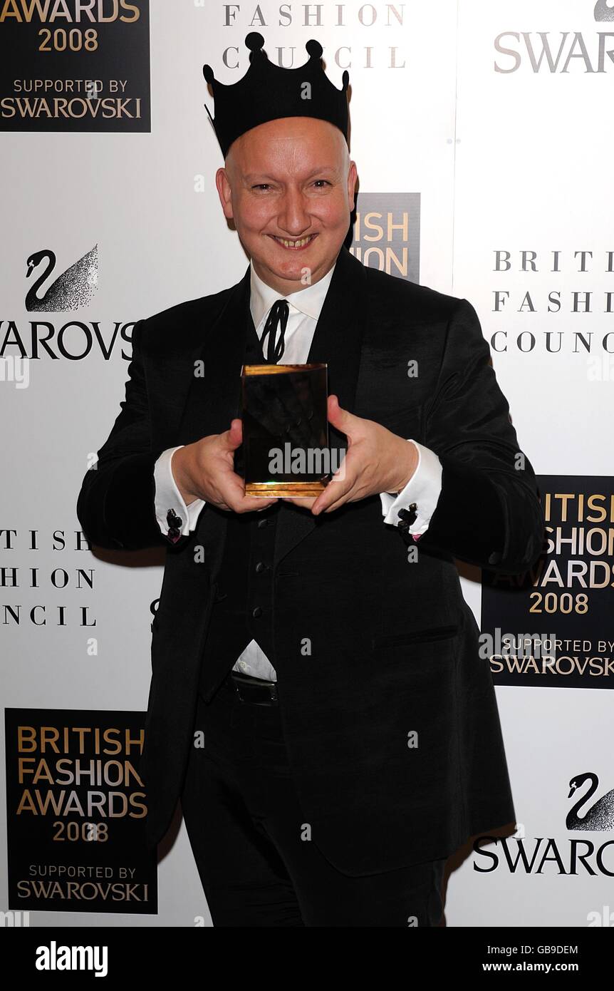 Outstanding achievement in fashion award hi-res stock photography and ...