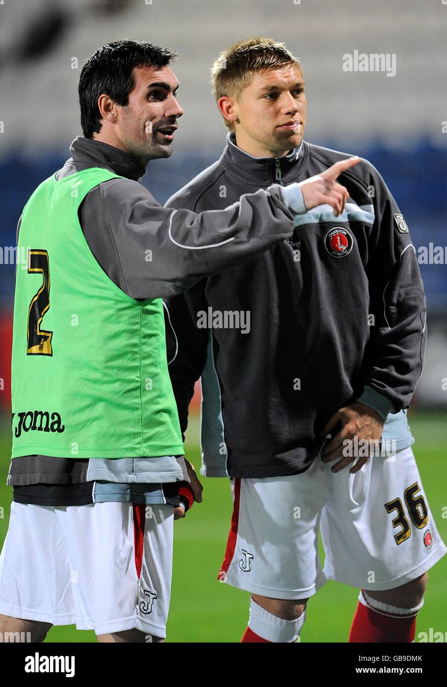 Charlton Athletic's Keith Gillespie (left) and Martyn Waghorn Stock ...