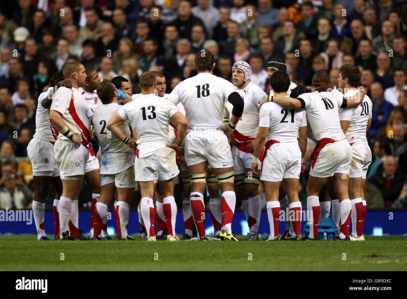 The england team come together for a team talk hi-res stock photography ...