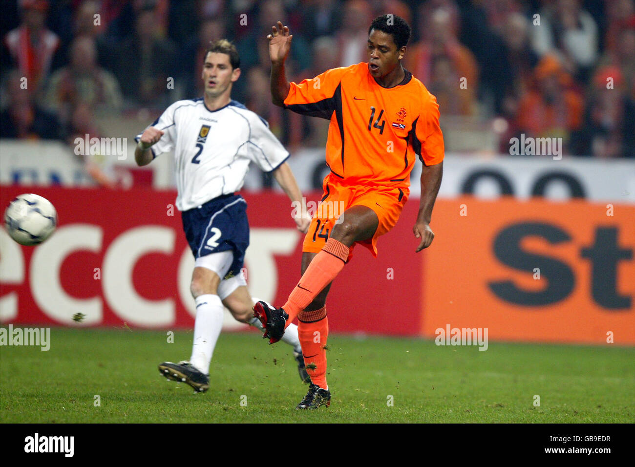 Patrick kluivert netherlands goal hi-res stock photography and images ...