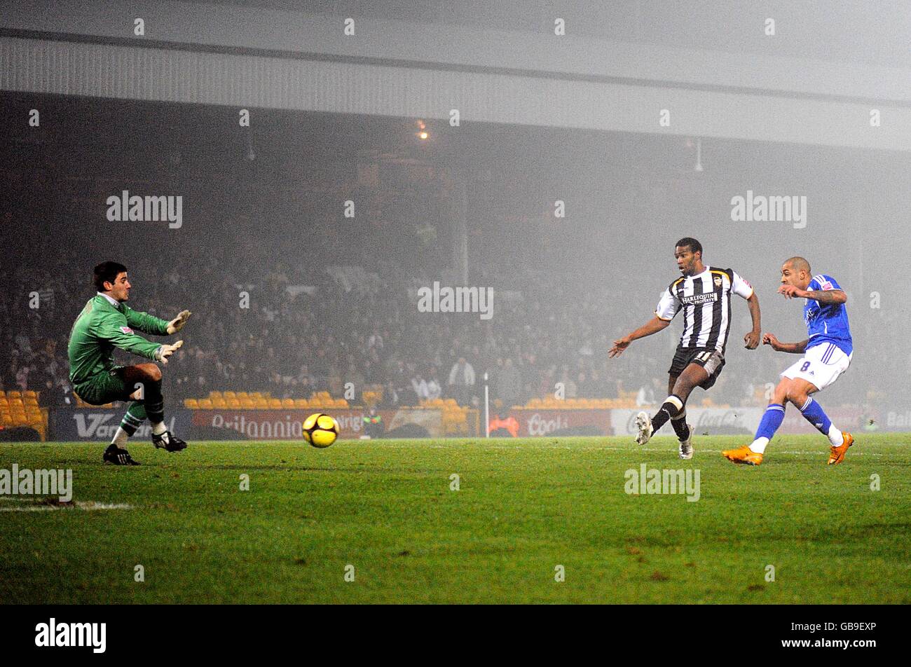 Goalkeeper joe anyon hi-res stock photography and images - Alamy