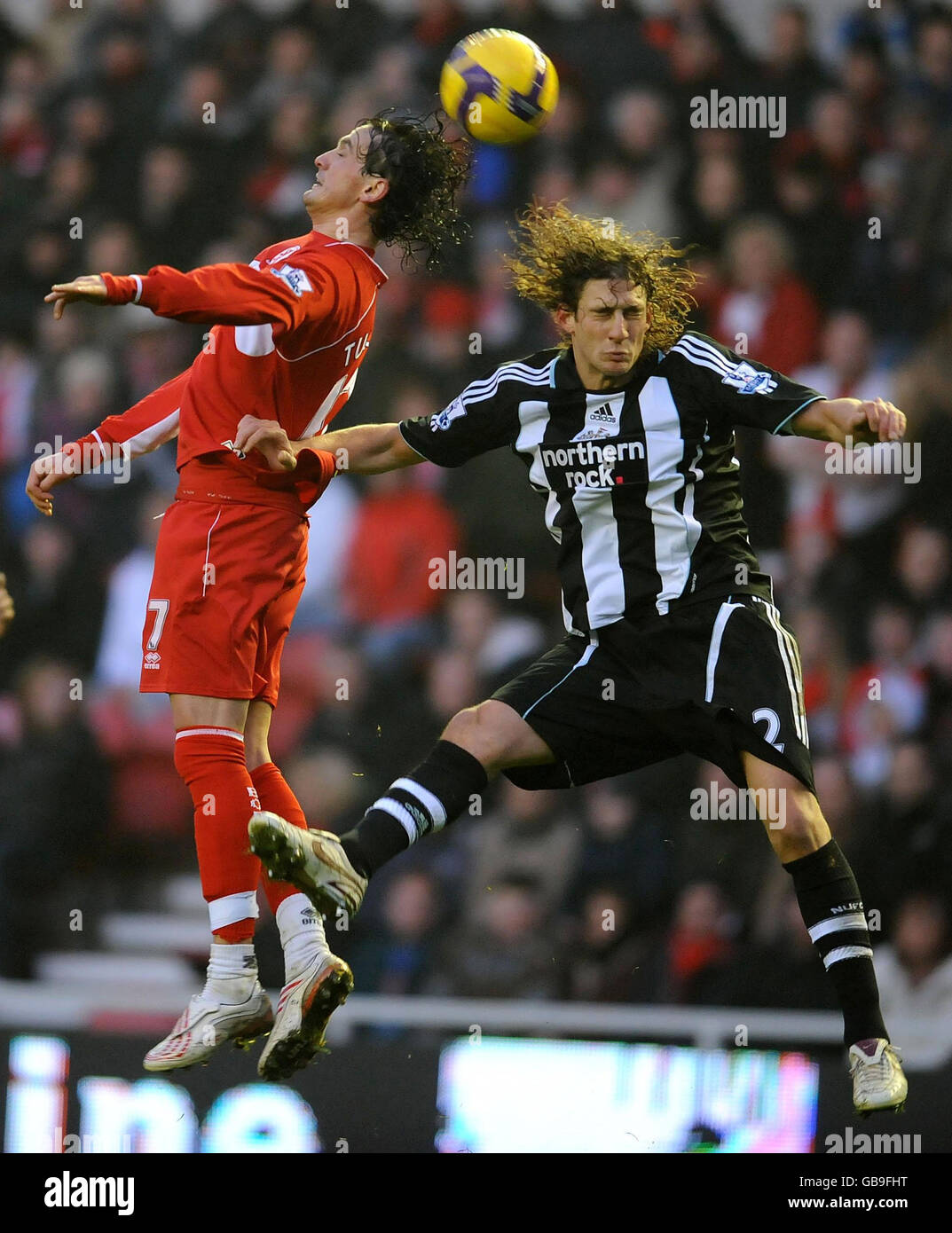 Newcastle United's Fabricio Coloccini (right) and Middlesbrough's ...