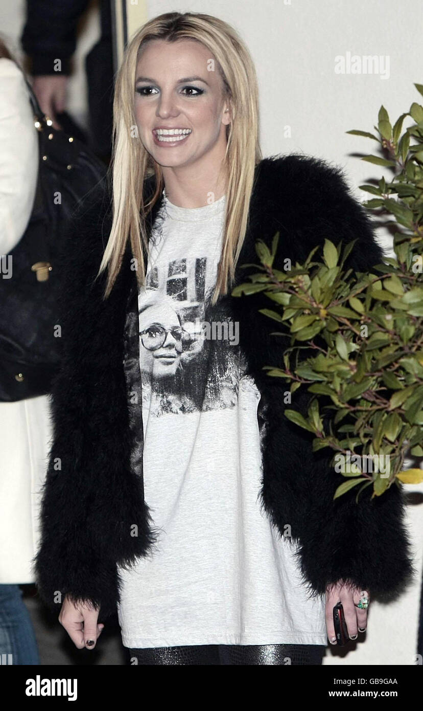 Pop star britney spears leaves fountain studios in wembley hi-res stock ...