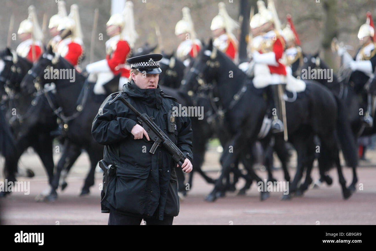 Armed police guard houses parliament hi-res stock photography and ...