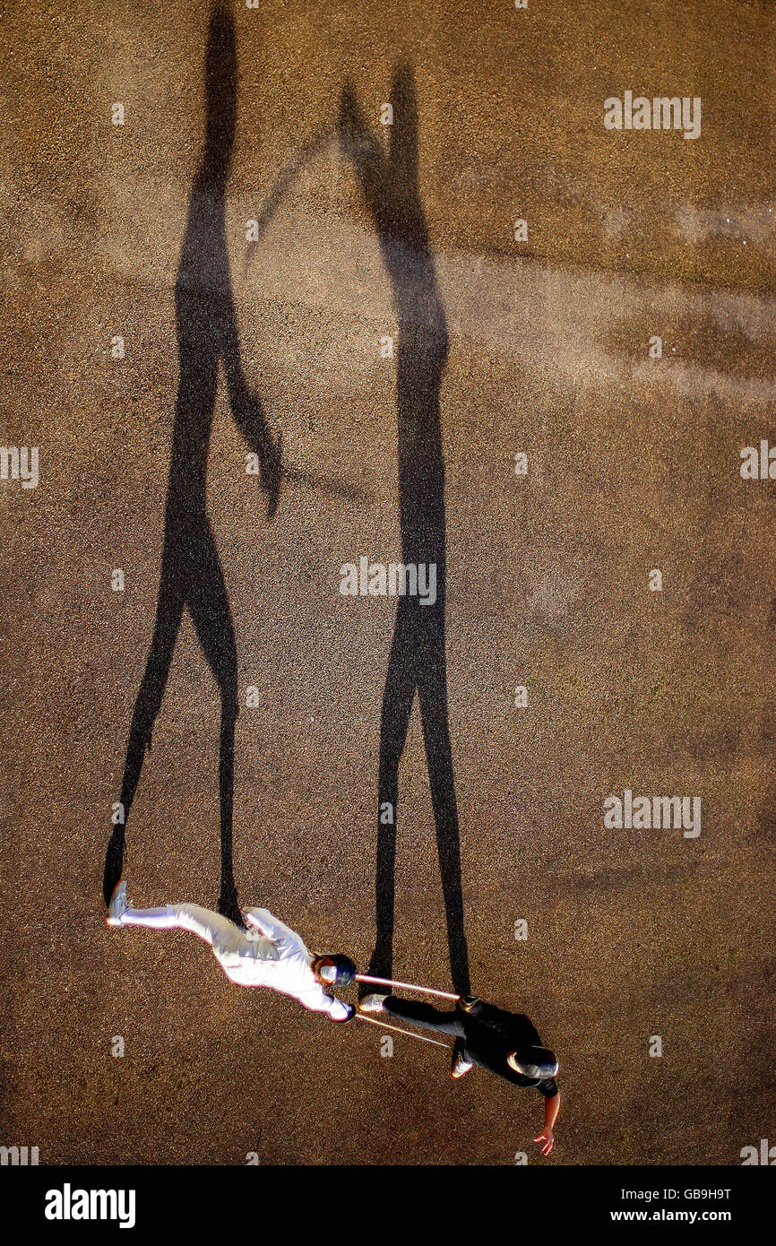 Swordsmen duel hi-res stock photography and images - Alamy