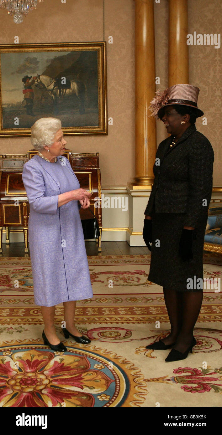 Queen elizabeth ii receives representatives hi-res stock photography ...