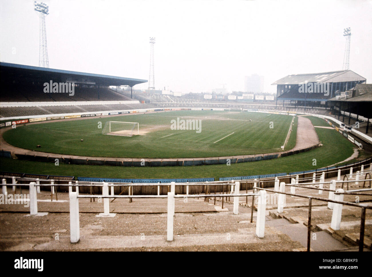 Football terraces hi-res stock photography and images - Alamy
