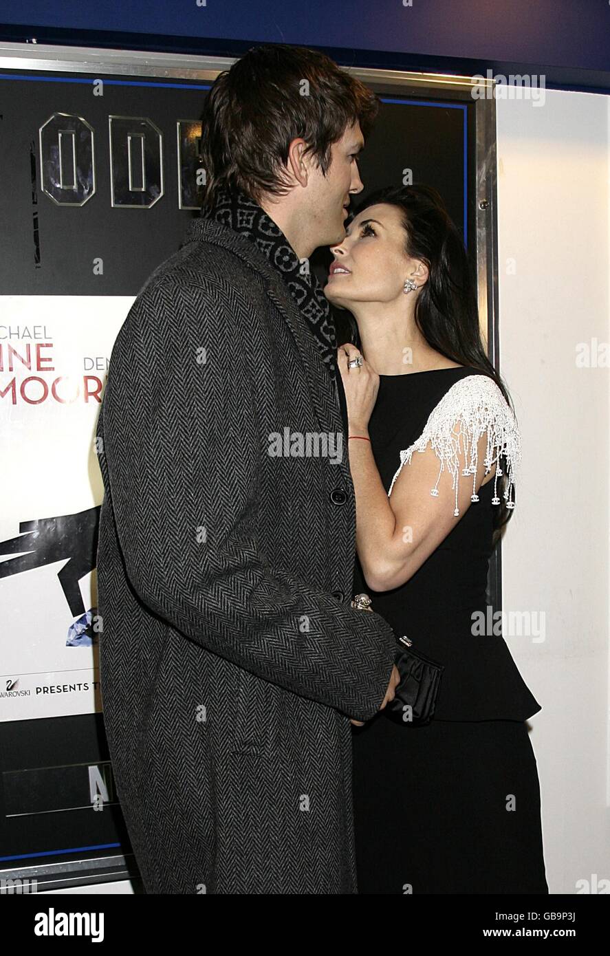 Demi Moore And Ashton Kutcher Kissing