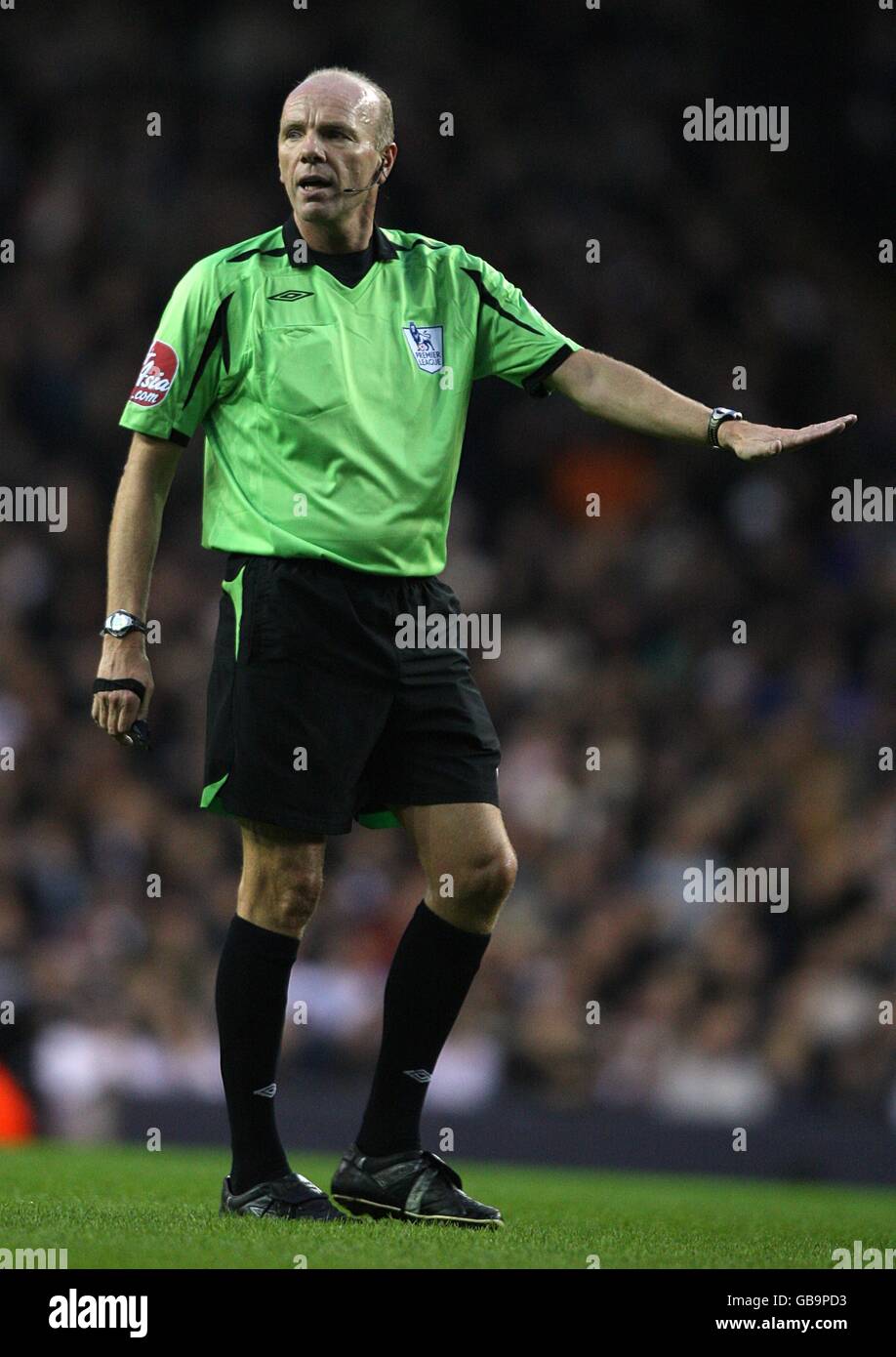 Football referee steve bennett High Resolution Stock Photography and ...