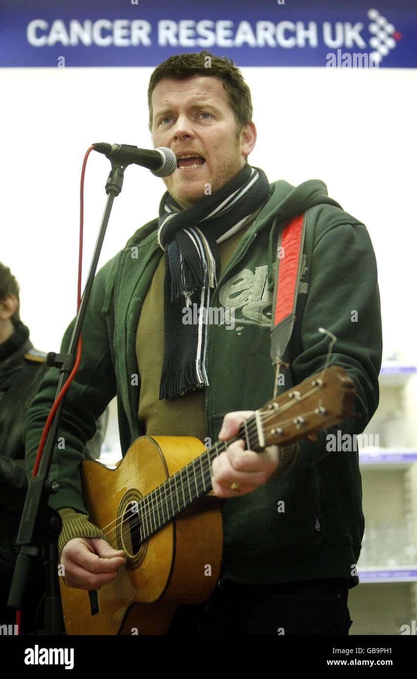 Singer nigel clark hi-res stock photography and images - Alamy