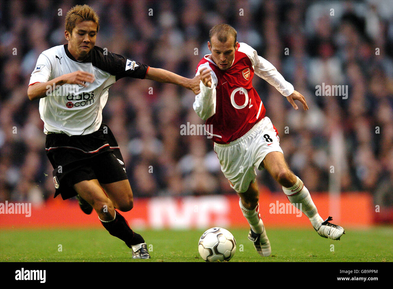 Arsenal's Fredrik Ljungberg and Fulham's Junichi Inamoto Stock Photo ...