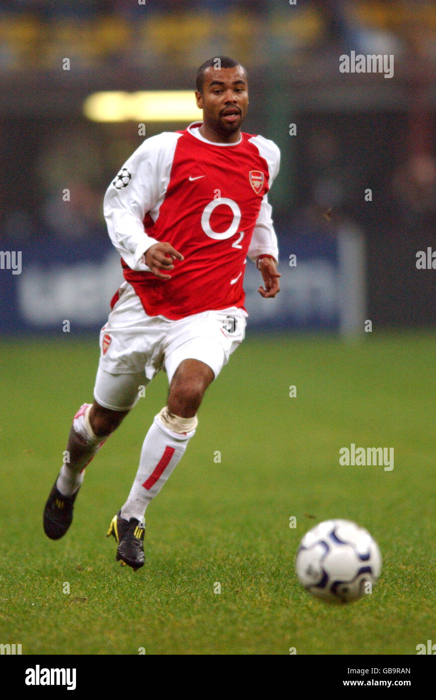 Inter milan v arsenal ashley cole hi-res stock photography and images ...