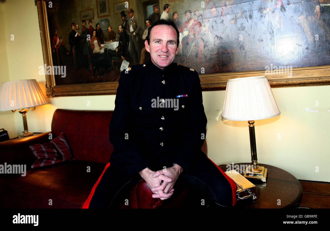 Royal parliament officer uniform hi-res stock photography and images ...