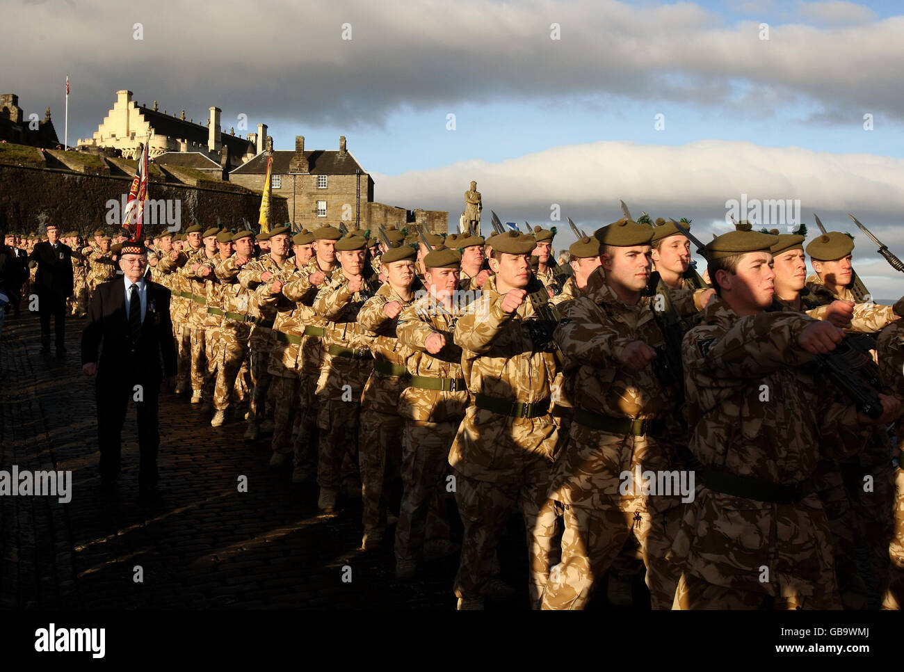 Soldiers from the argyll and sutherland highlanders hi-res stock ...