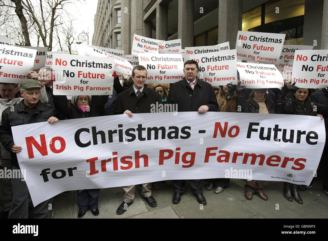 (centre L-R) Irish Farmers' Association pigs committee chairman Tim ...