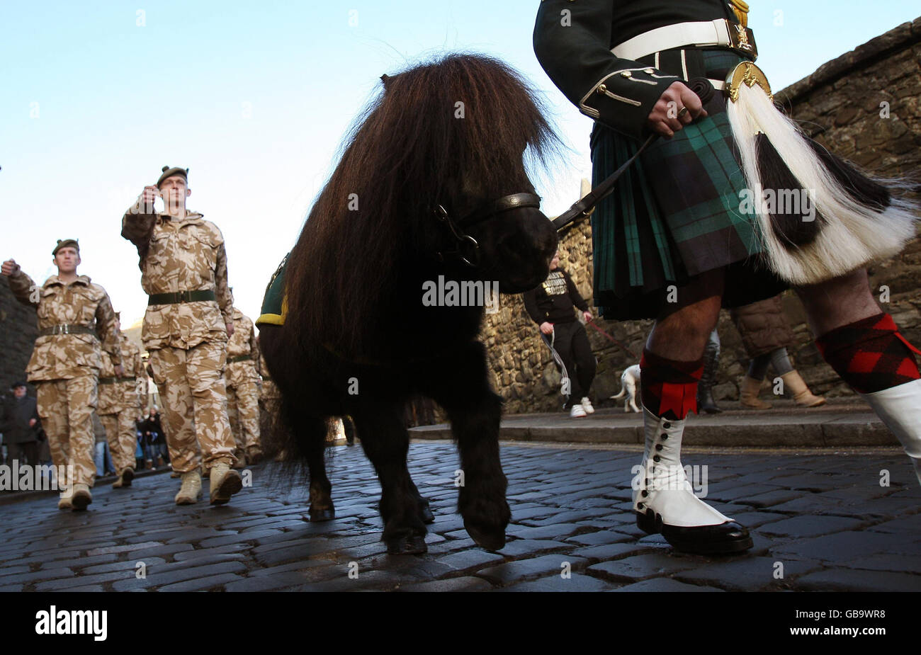 Soldiers from the argyll and sutherland highlanders hi-res stock ...
