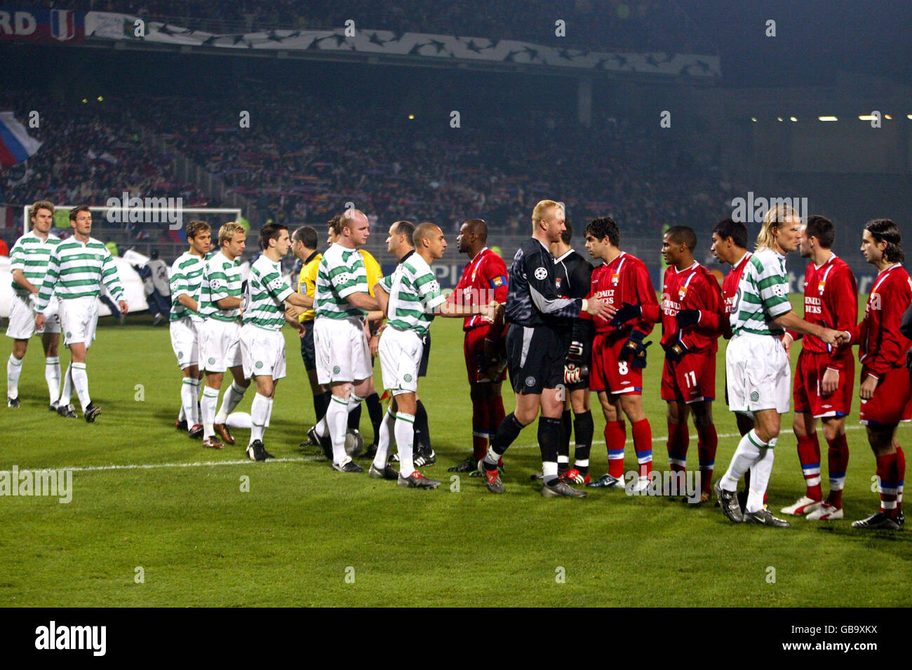 Shake hands prior to game hi-res stock photography and images - Alamy