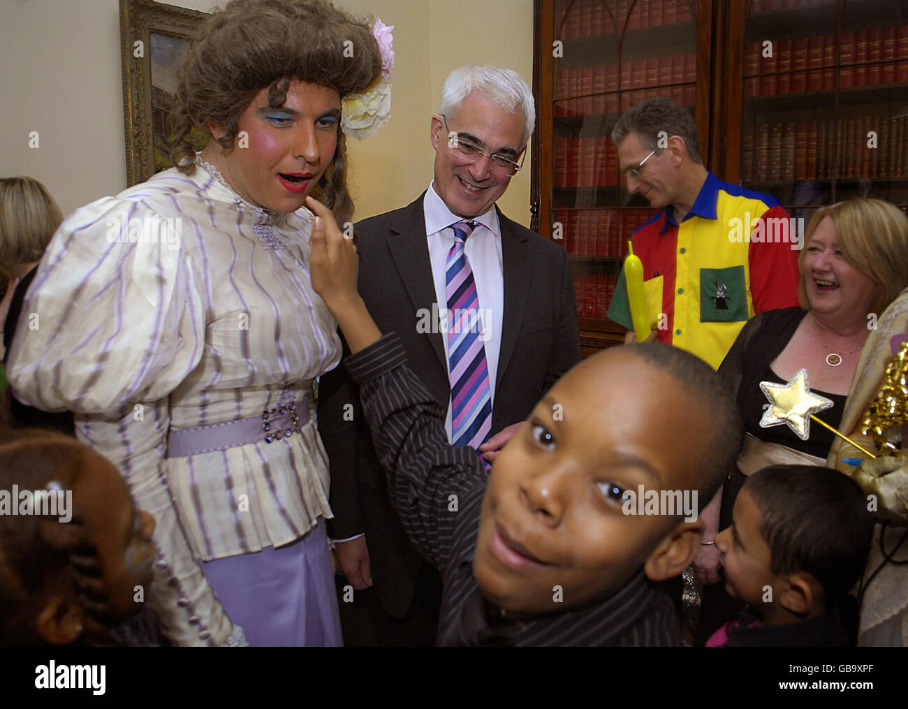 Jonathan pointing actor hi-res stock photography and images - Alamy