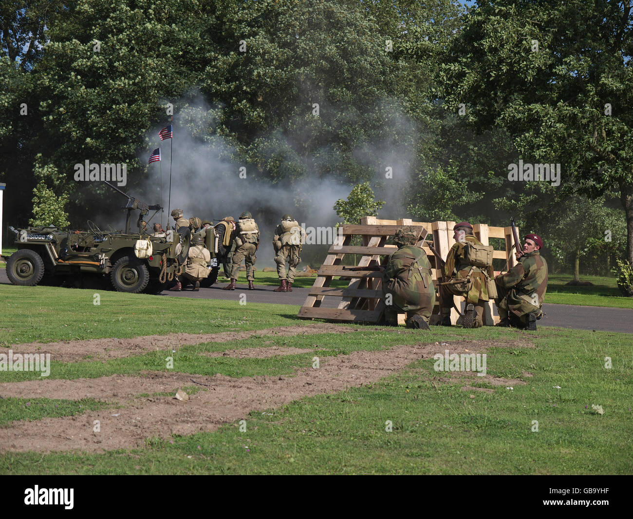 Mock battle hi-res stock photography and images - Alamy