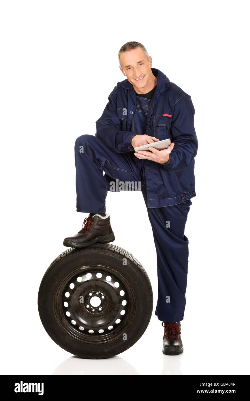 Mechanic worker using tablet hi-res stock photography and images - Alamy