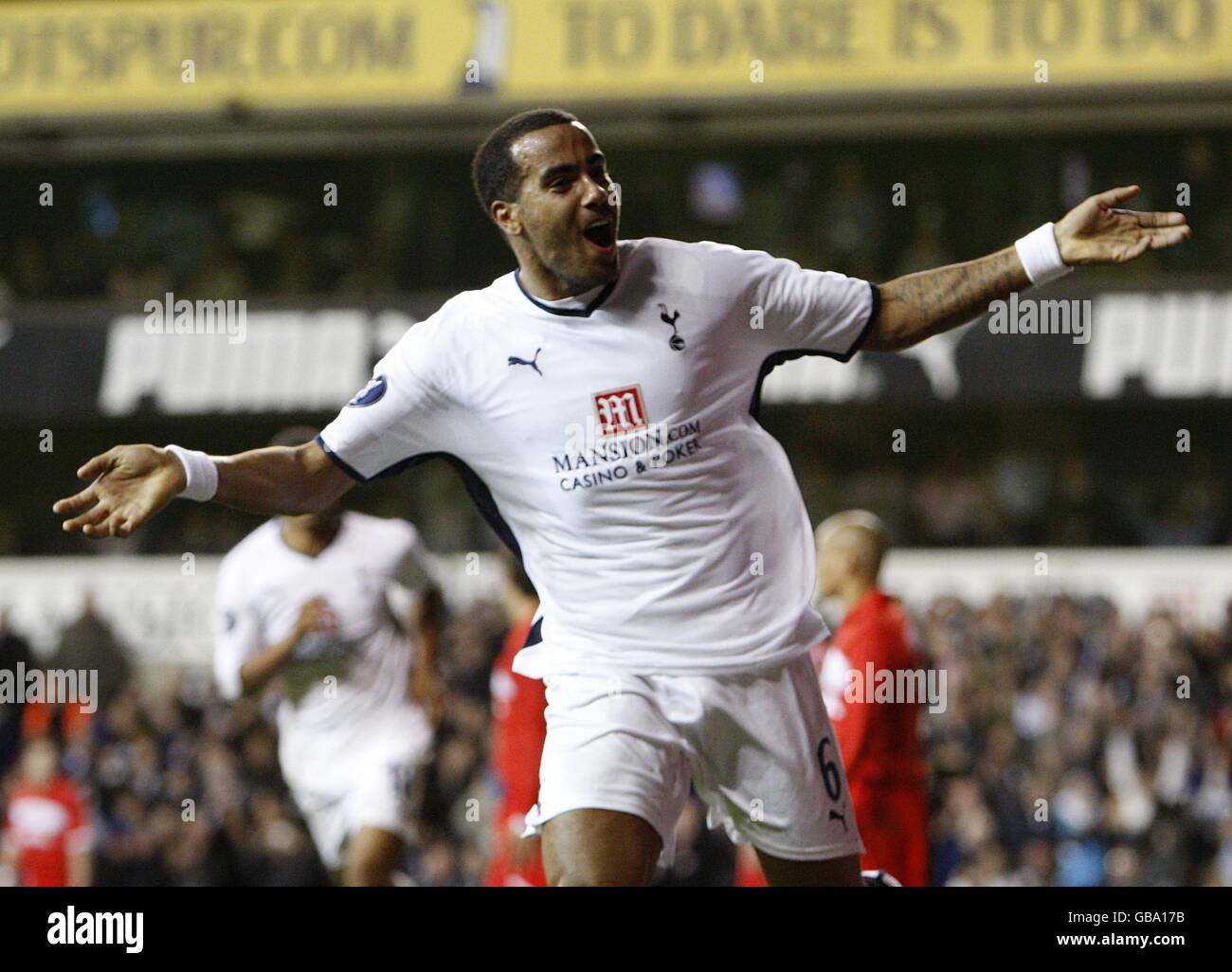 Tottenham Hotspur's Tom Huddlestone celebrates after scoring the ...