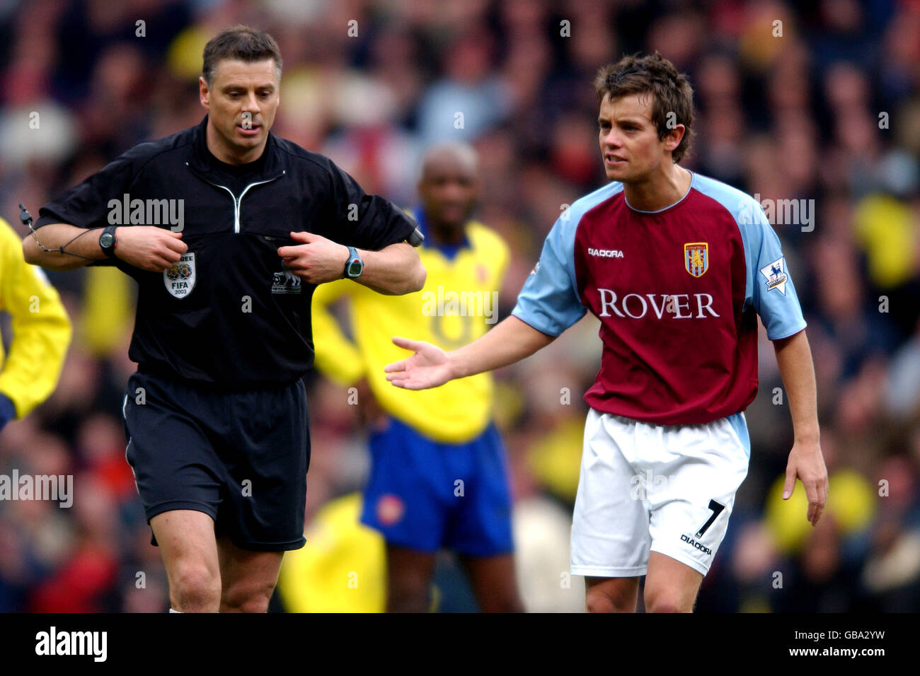 Aston Villa's Lee Hendrie argues with referee Mark Halsey about Arsenal ...