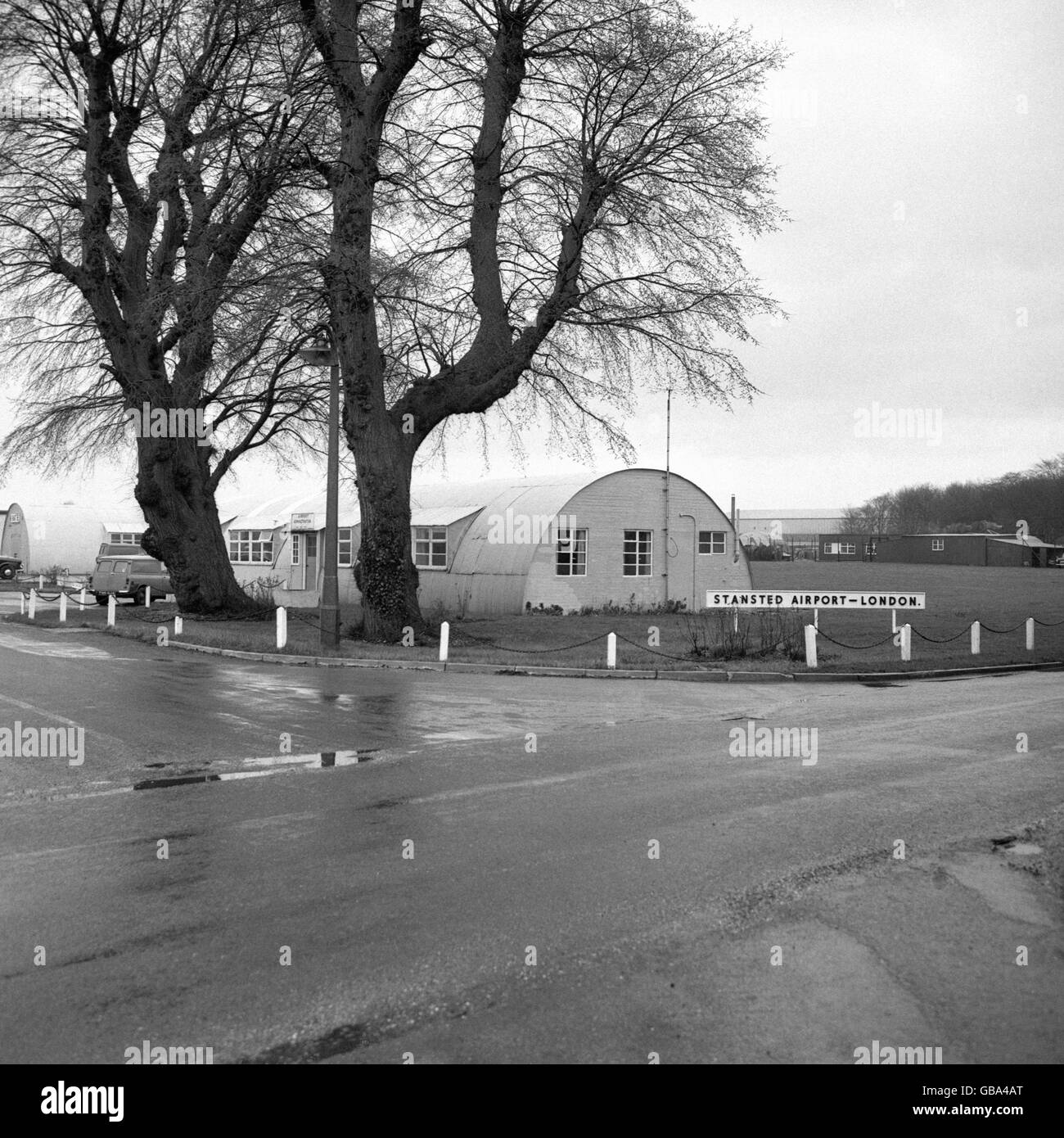 Airport terminal 1 Black and White Stock Photos & Images - Alamy