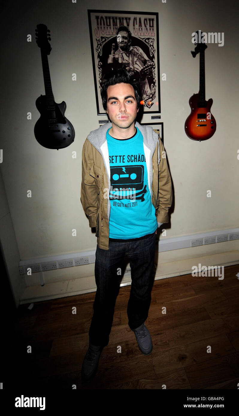 Hard-Fi's frontman Richard Archer poses in the Gibson Guitar Studio ...