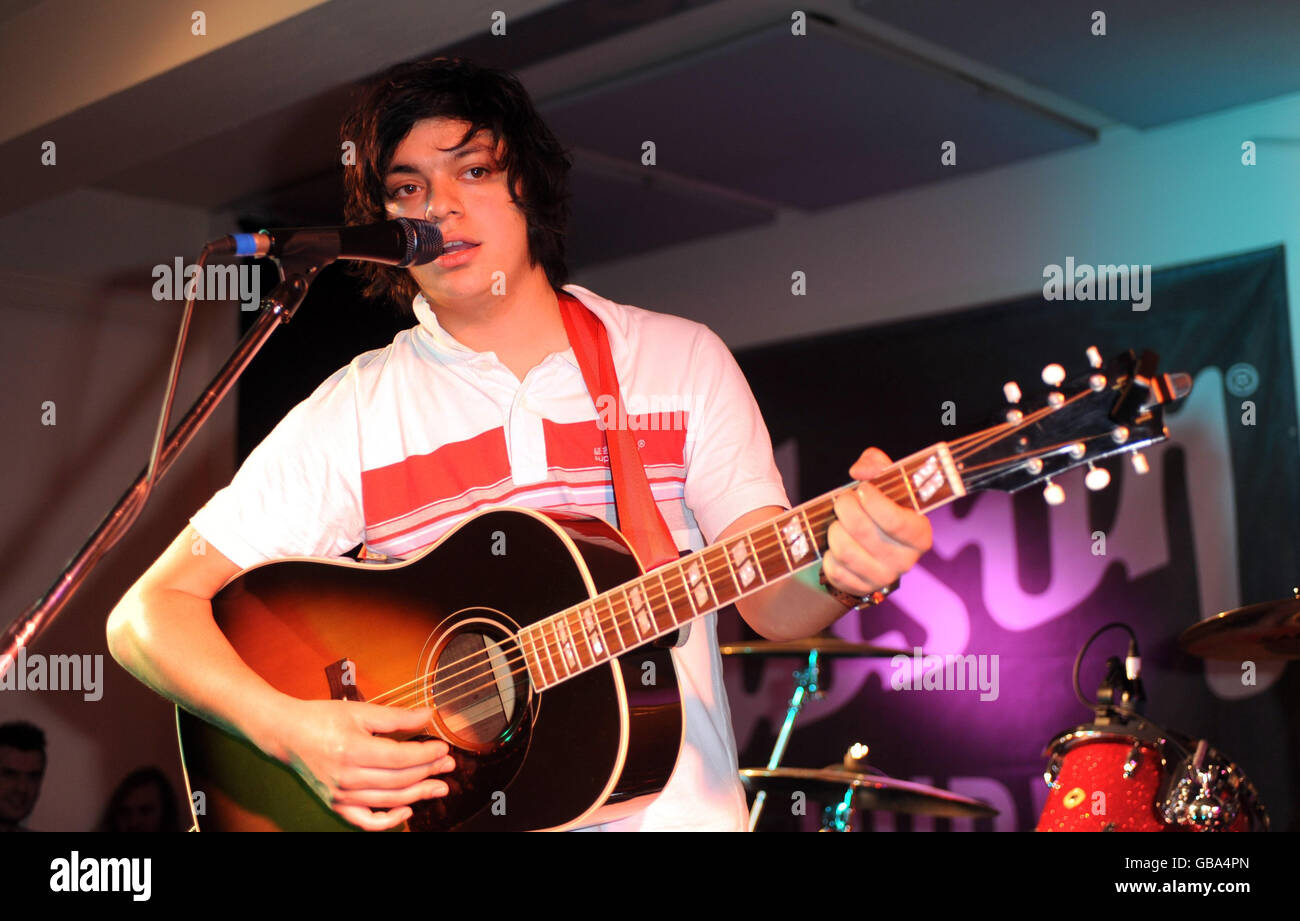 Sam Duckworth AKA Get Cape. Wear Cape. Fly. performs in the Gibson ...
