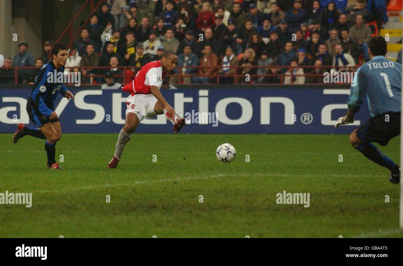 Arsenal v inter milan thierry henry hi-res stock photography and images ...