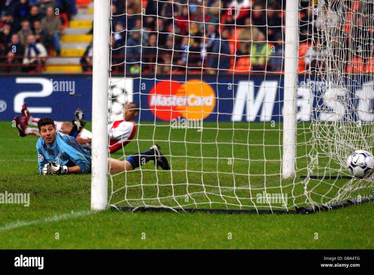 Arsenal's Thierry Henry scores his teams 3rd goal past Inter Milan's ...