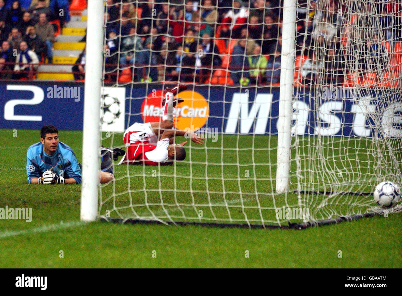 Arsenal v inter milan thierry henry hi-res stock photography and images ...