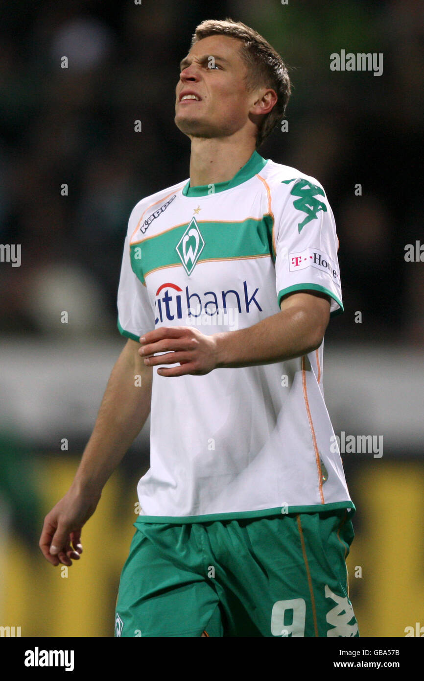 Football 1 fc koeln half length mid top hi-res stock photography and ...