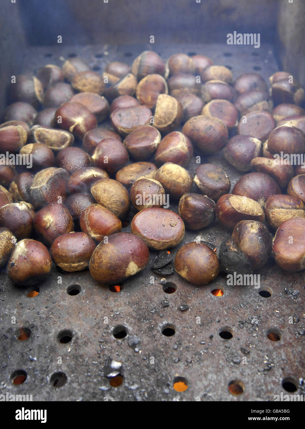 Roasted chestnuts london hi-res stock photography and images - Alamy