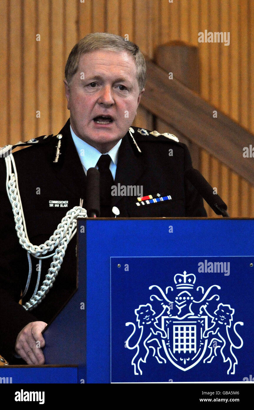 Metropolitan Police Commissioner Sir Ian Blair performs his last duty ...