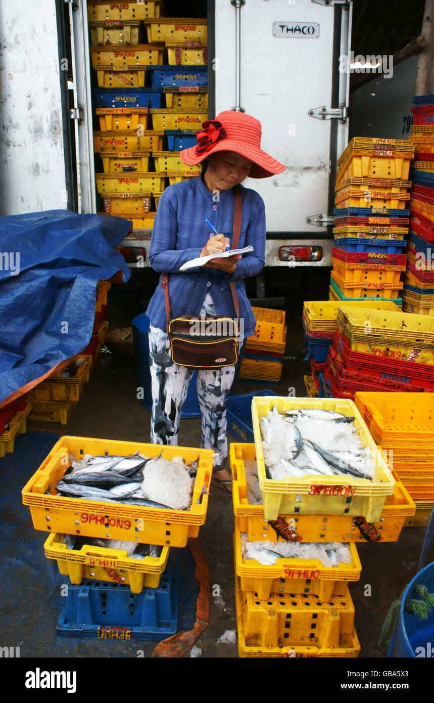 Fish in plastic trays hi-res stock photography and images - Alamy