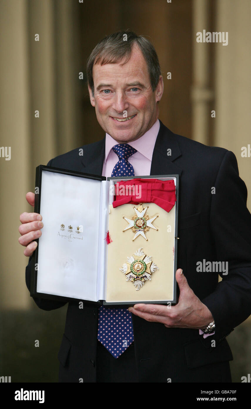 Buckingham palace investitures hi-res stock photography and images - Alamy