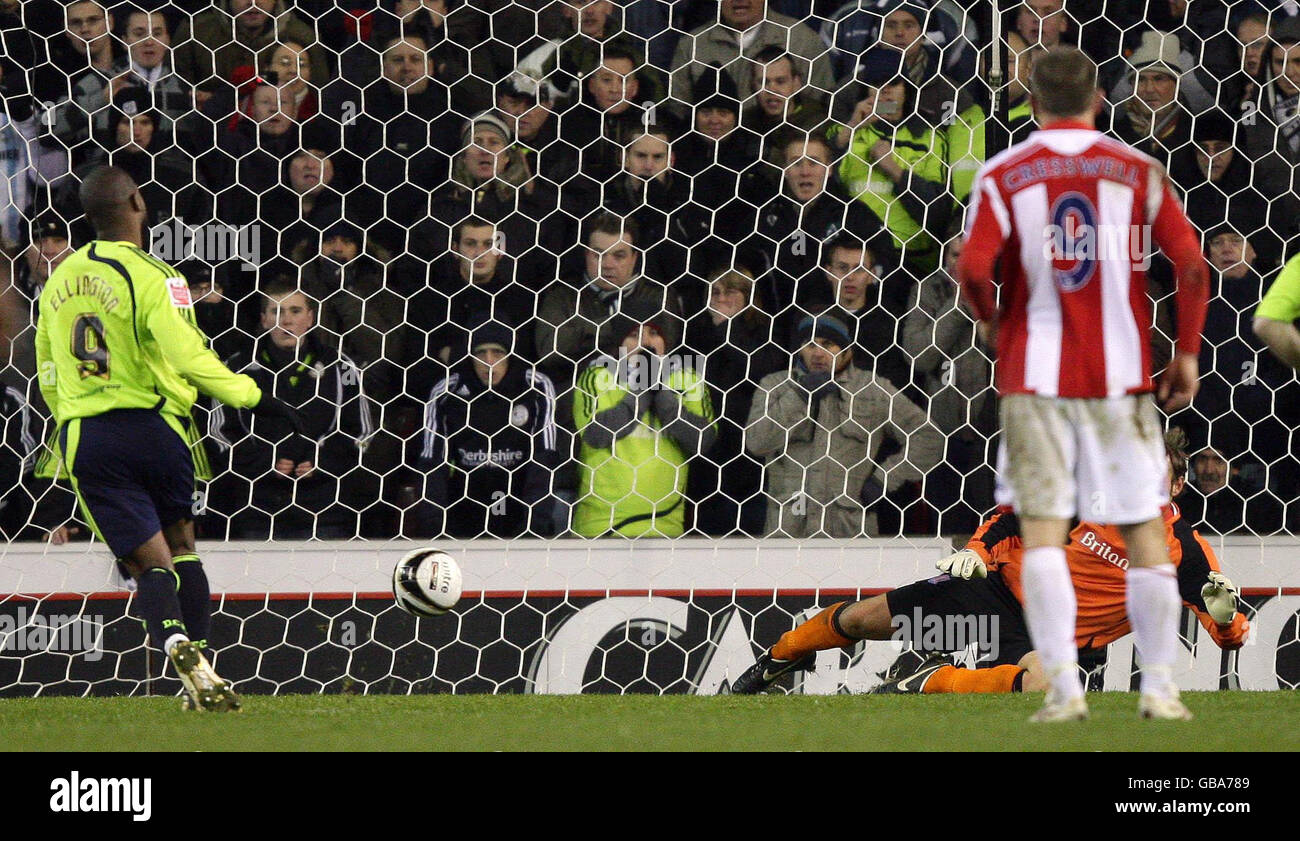 Derby County's Nathan Ellington scores the winning goal during the ...