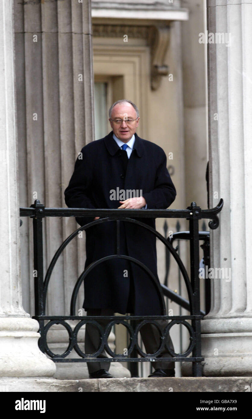 Mayor of London Ken Livingstone waits for the England squad to arrive ...