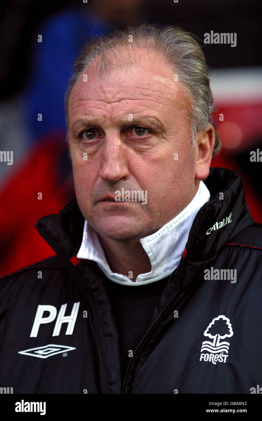 Paul hart nottingham forest manager hi-res stock photography and images ...