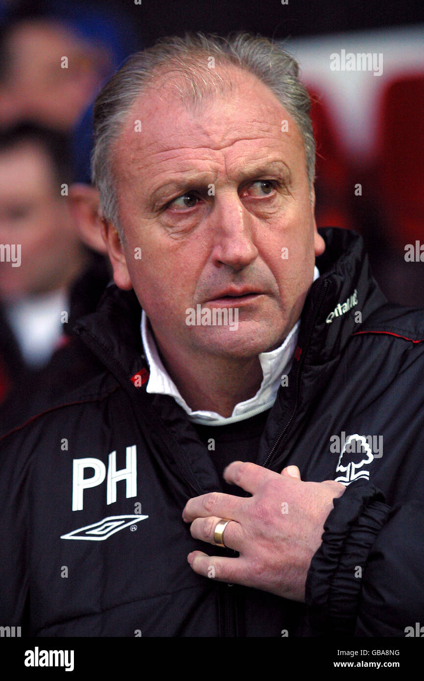 Paul hart nottingham forest manager hi-res stock photography and images ...