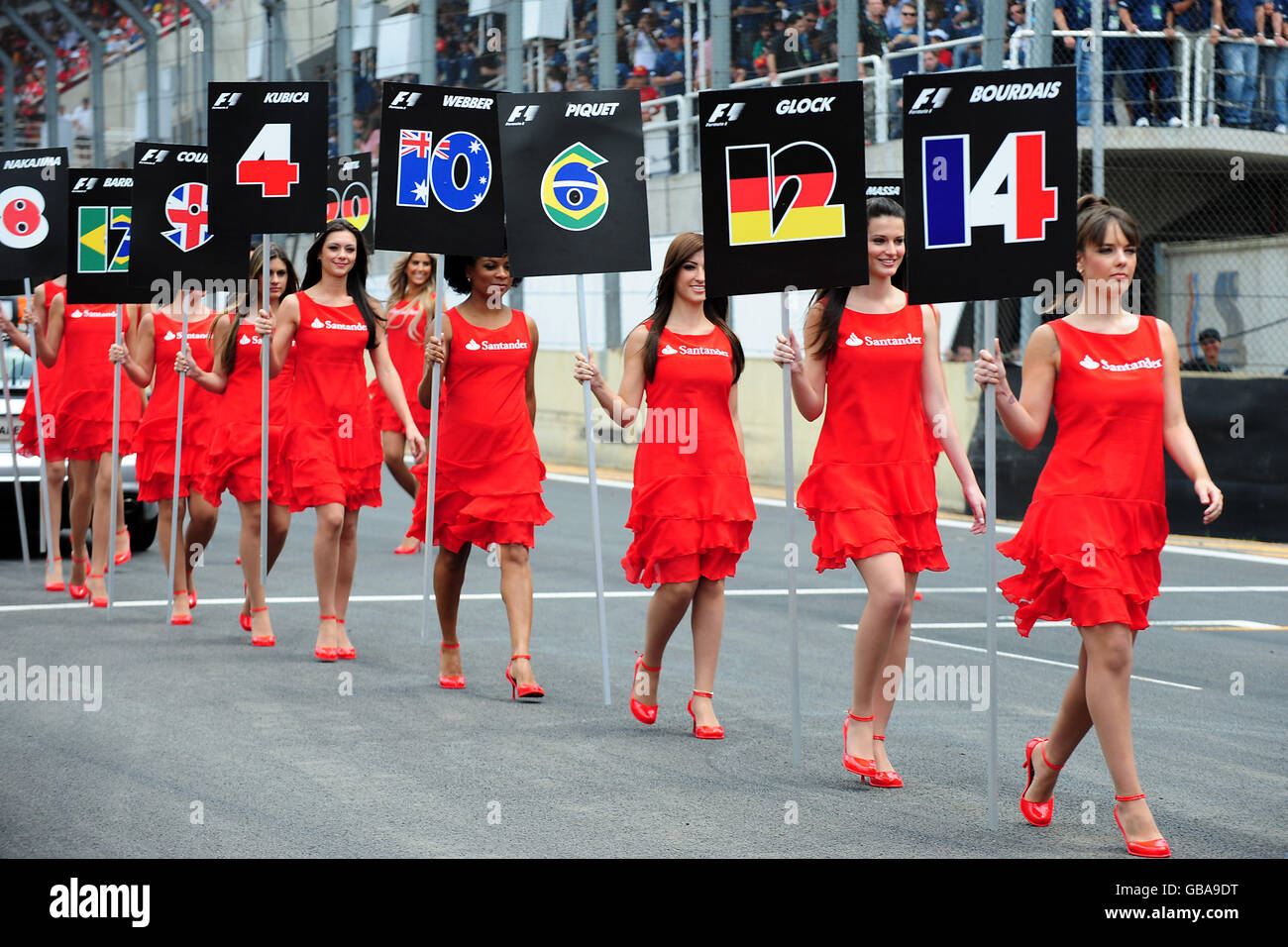 Pit girls f1 hi-res stock photography and images - Alamy