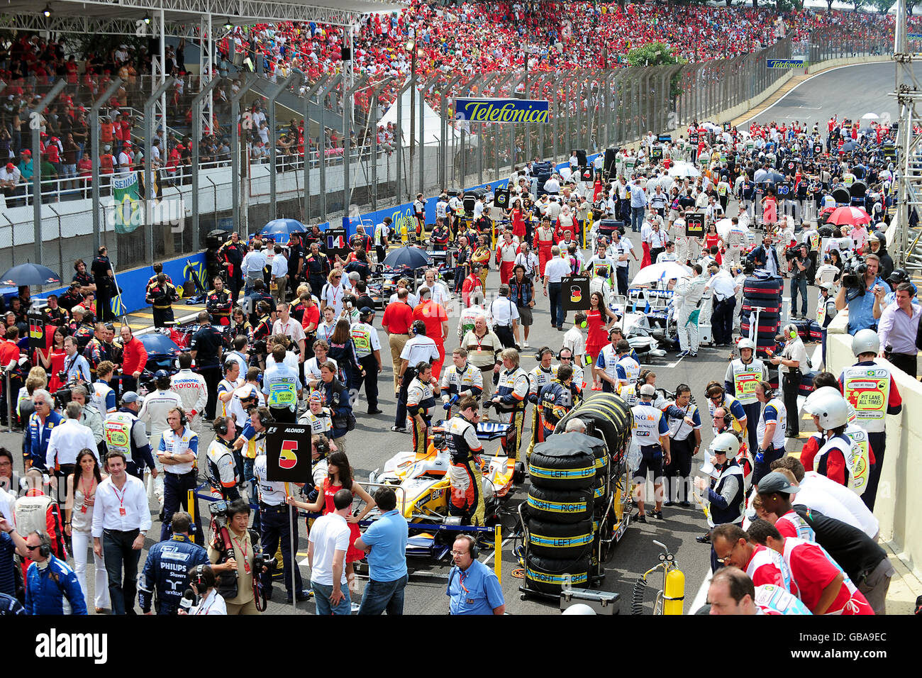 Crowds at the formula one grand prix in brazil hi-res stock photography ...