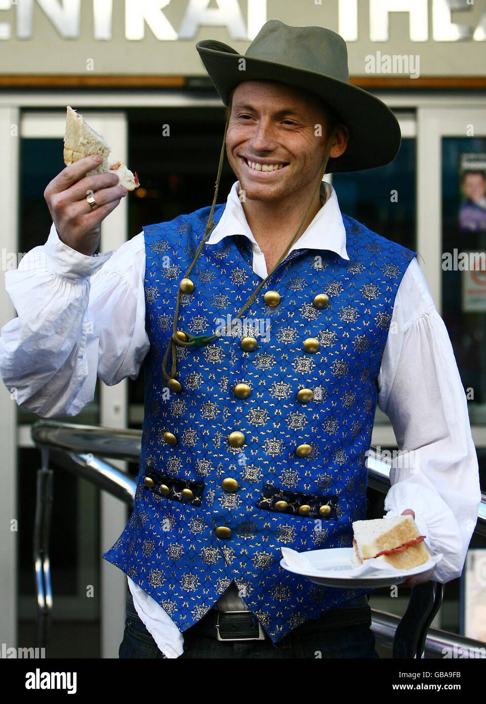 Joe swash in panto hi-res stock photography and images - Alamy